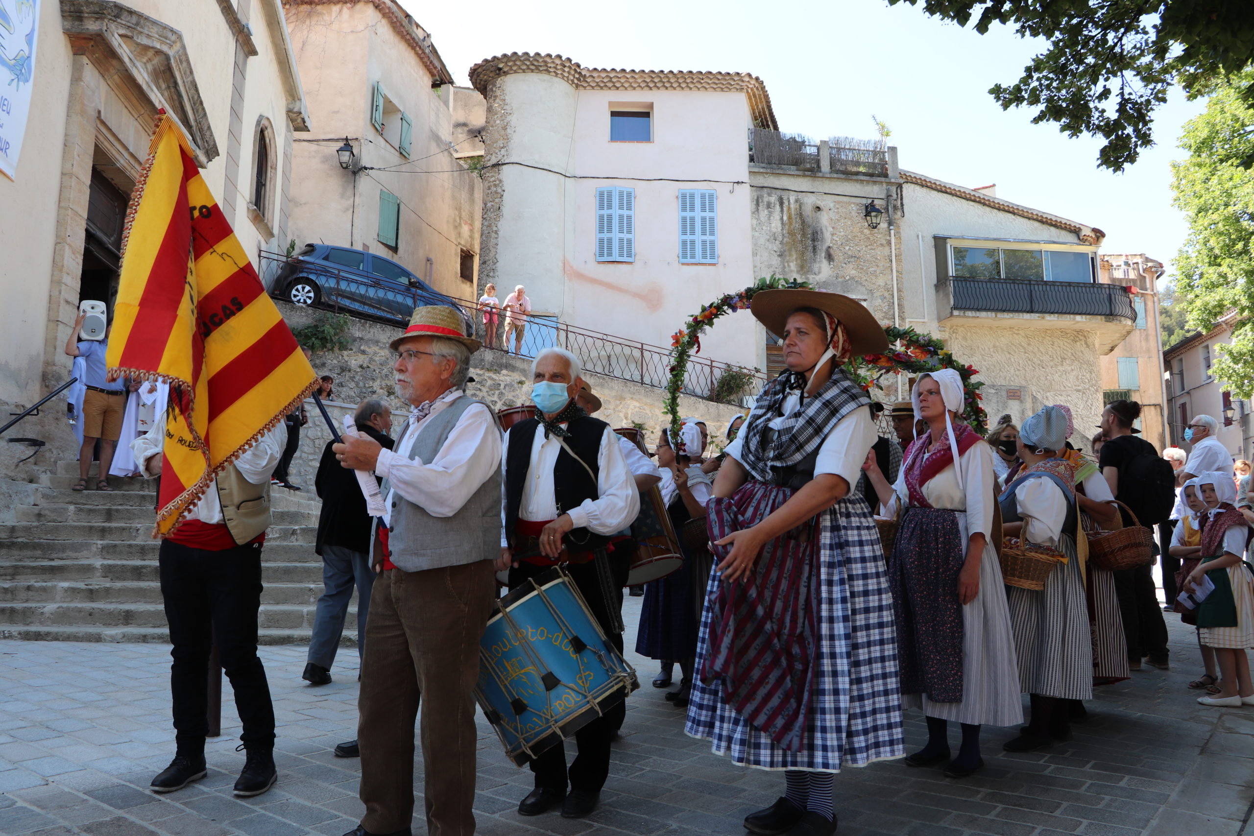 LES TRADITIONNELLES AUBADES DE SIMIANE-COLLONGUE - Village de Simiane ...