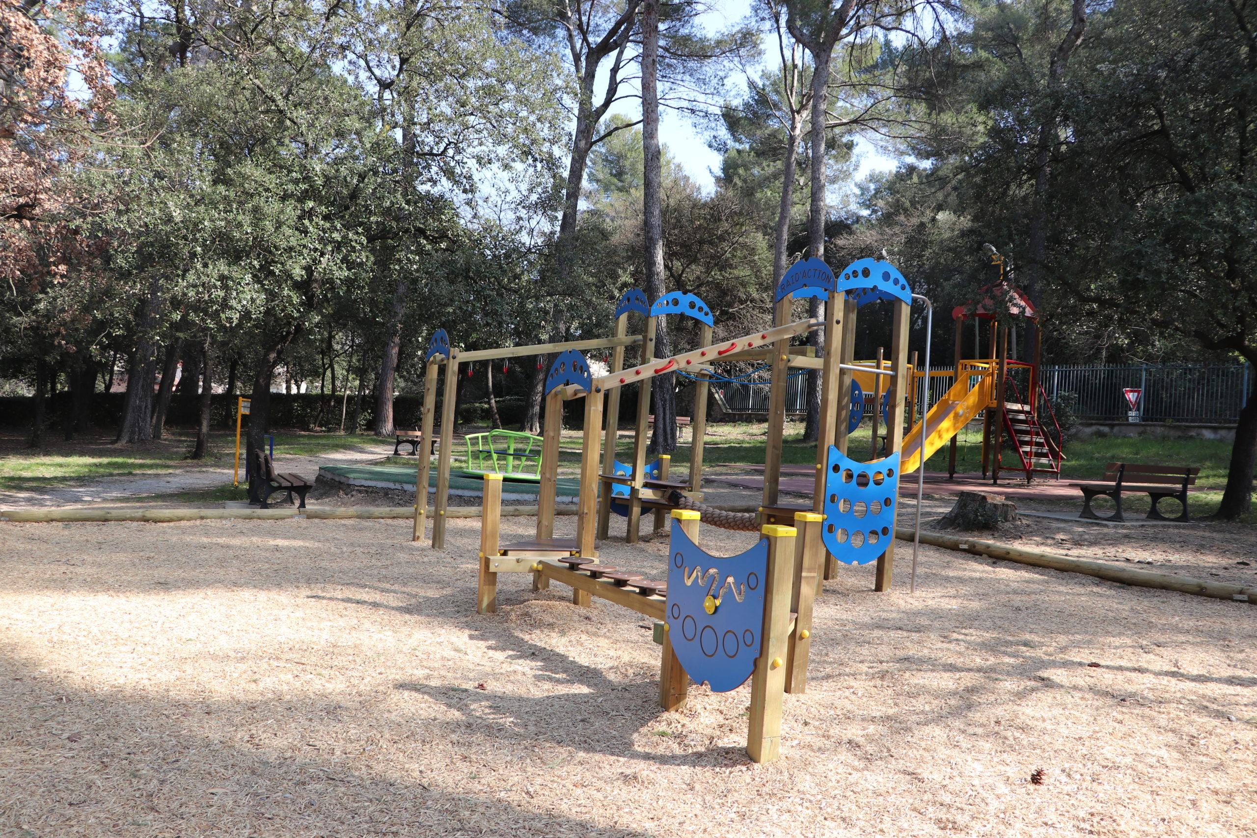 Des nouveaux jeux ! - Village de Simiane-Collongue